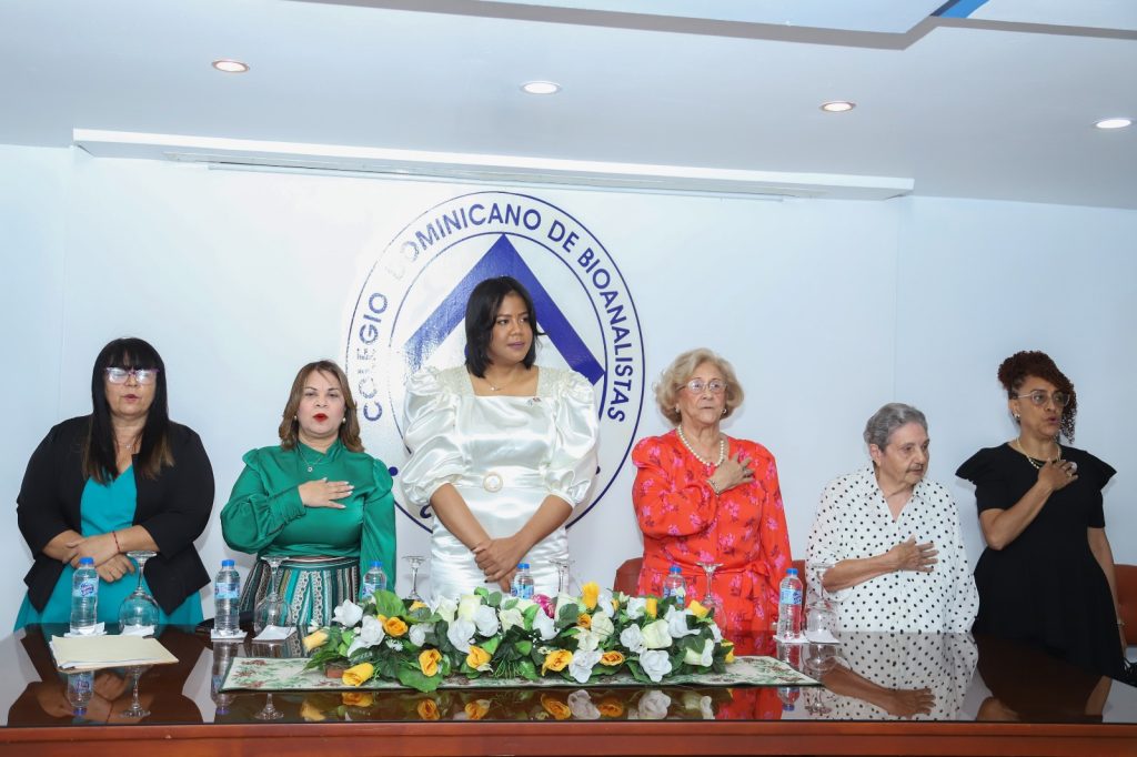María Esther Santos asume Presidencia del Colegio Dominicano de ...
